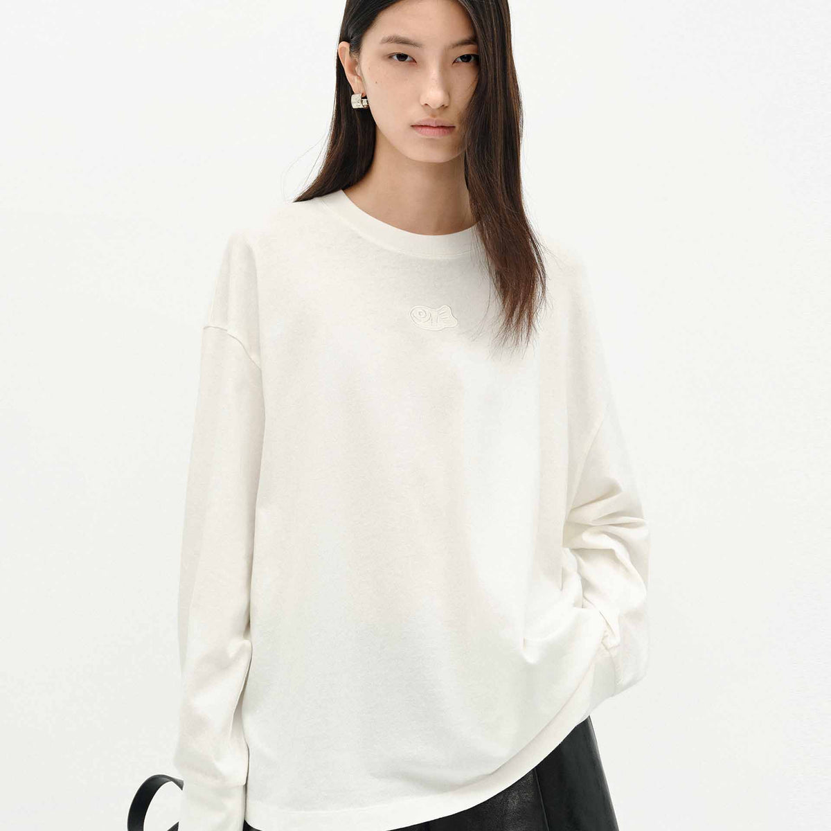 MO&Co. Women's Front Embroidery Loose T-shirts