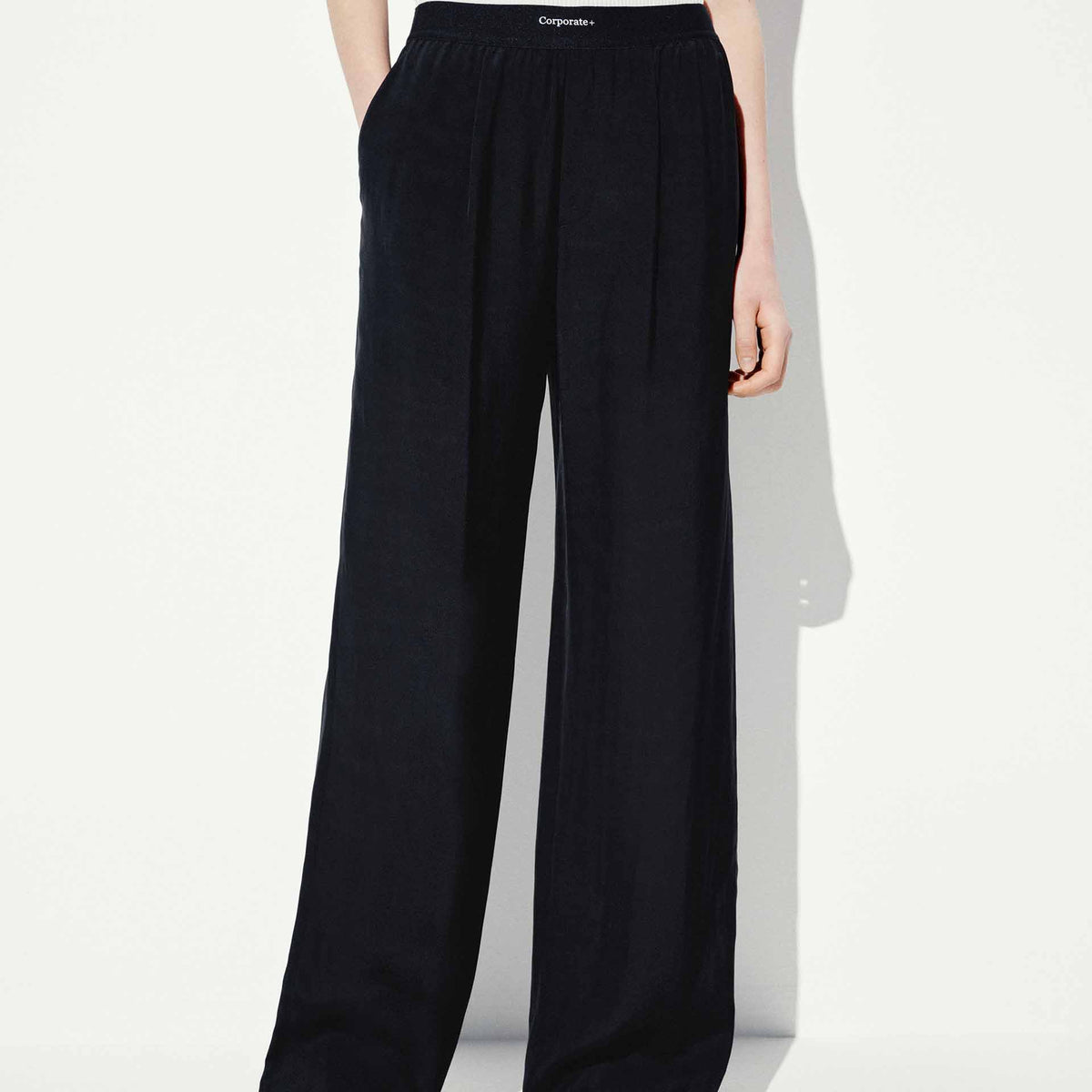 MO&Co. Women's Side Pockets Straight Trousers