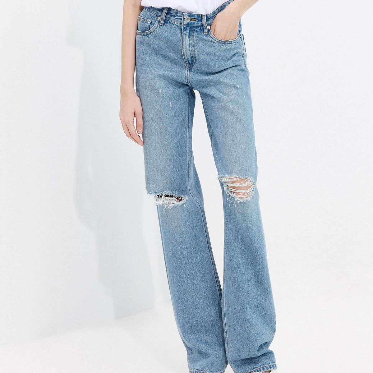 MO&Co. Women's Ripped Straight Leg Jeans