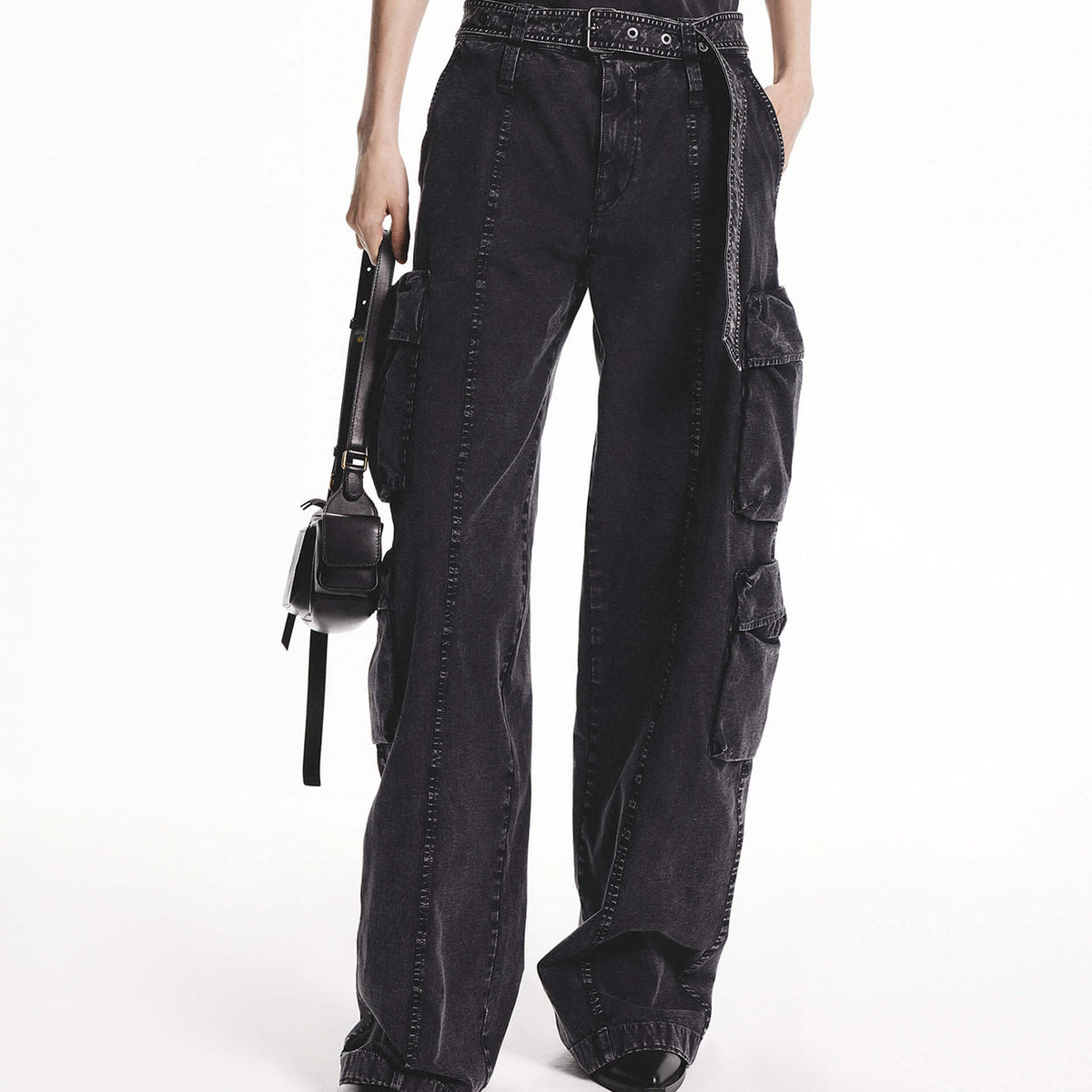 MO&Co. Women's Cargo Style Straight Pants