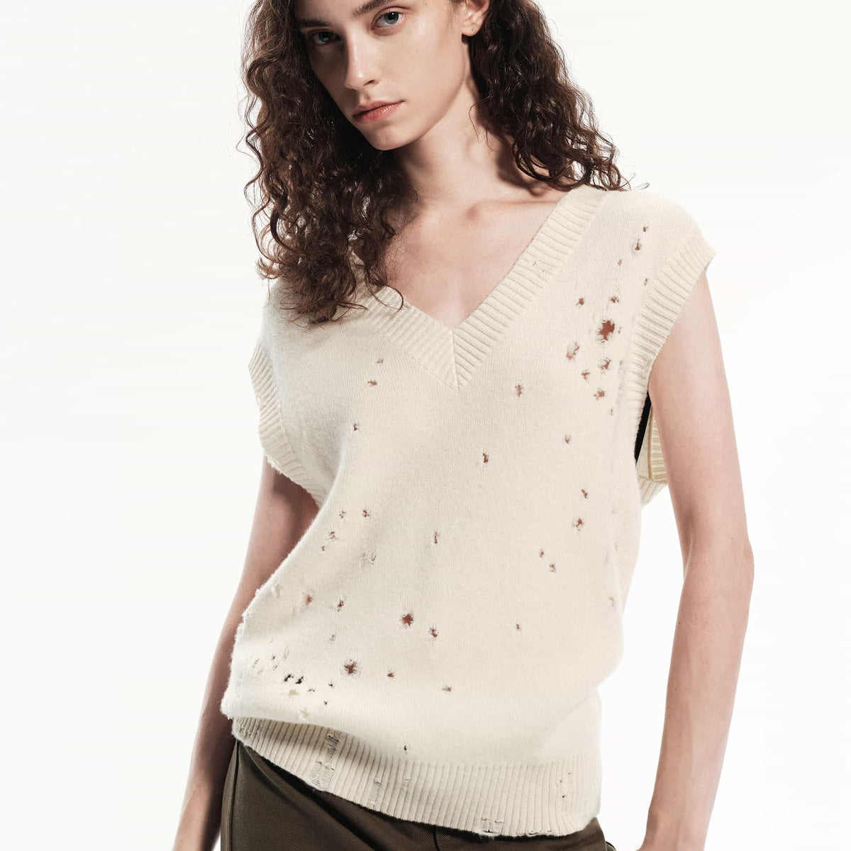 MO&Co. Women's Distress Detail Knitted Vest