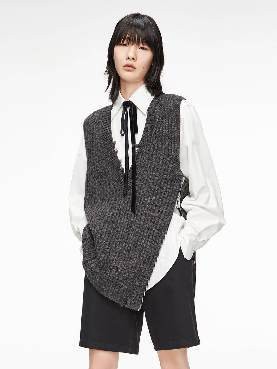 MO&Co. Women's Frayed V-Neck Wool Knit Vest