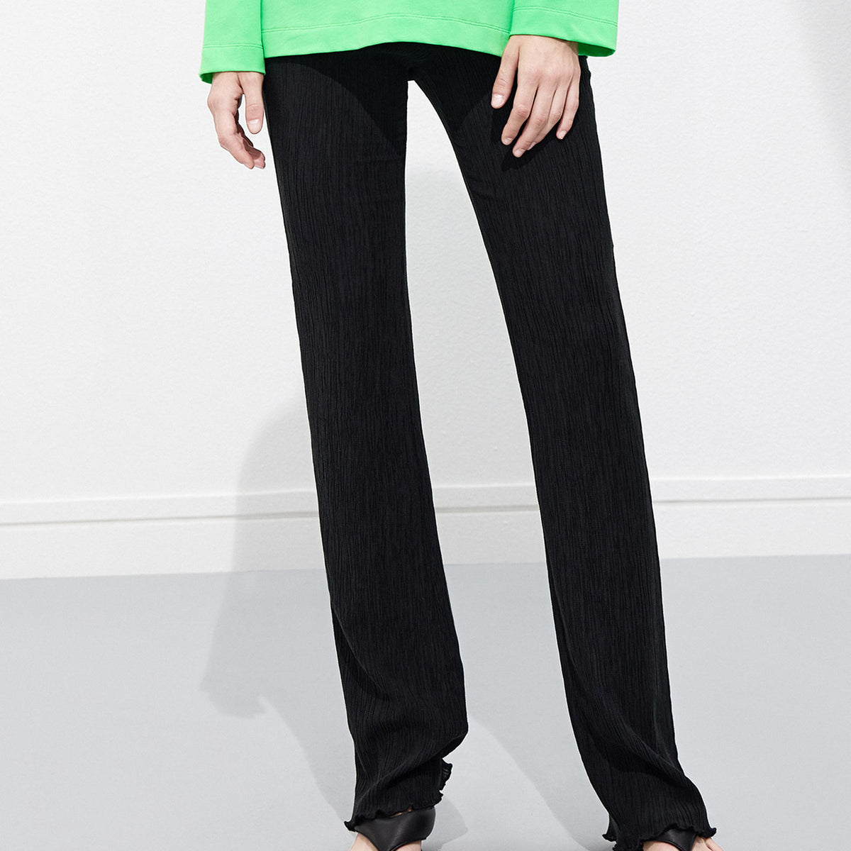 MO&Co. Women's High Rise Textured Pants