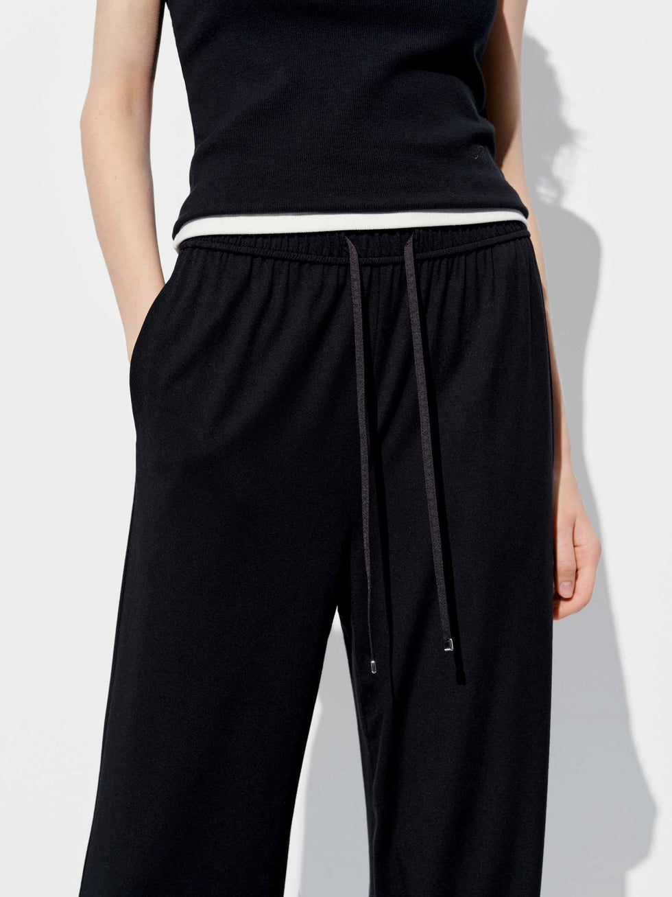 MO&Co. Women's Side Pockets Drawstring Trousers