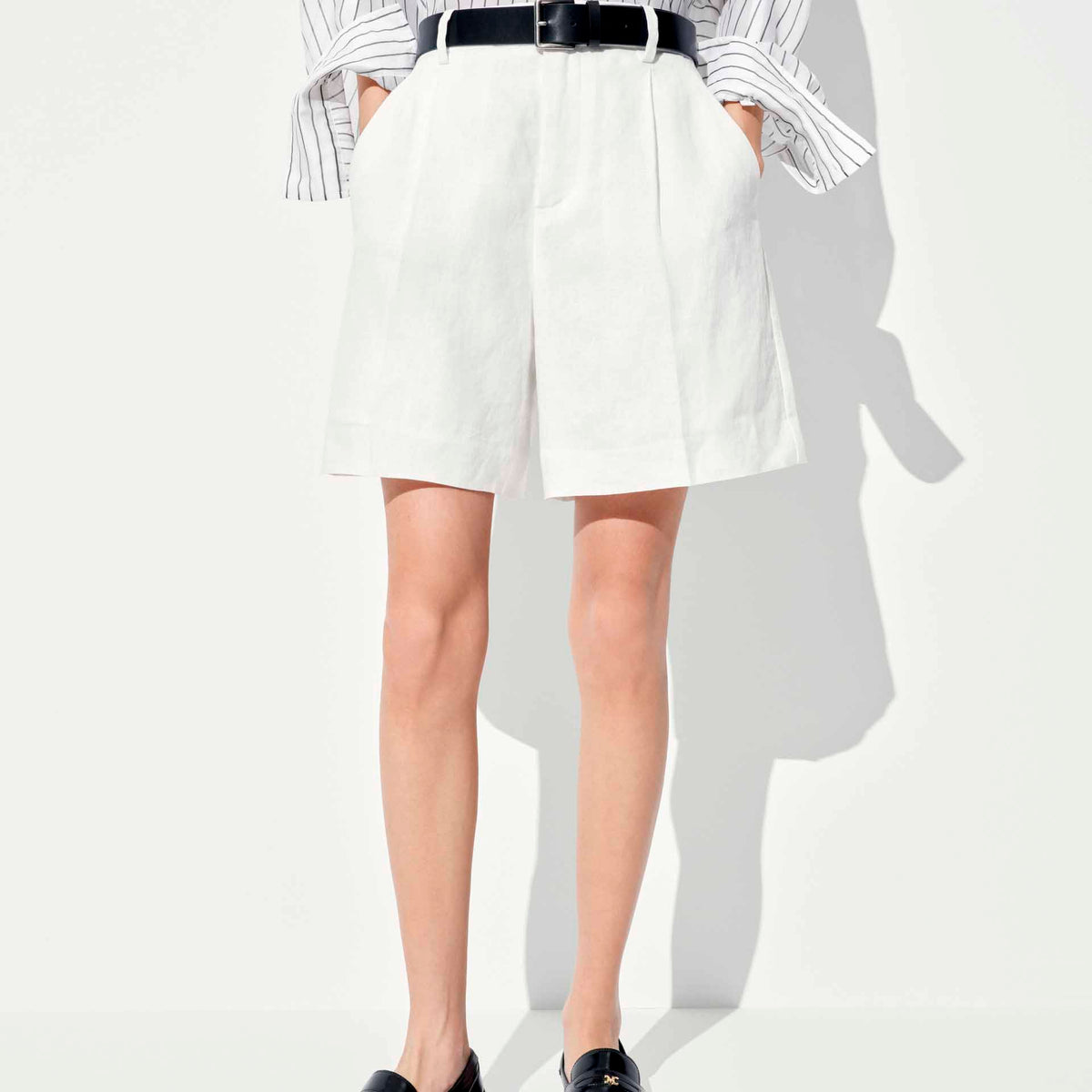 MO&Co. Women's Linen Straight Shorts