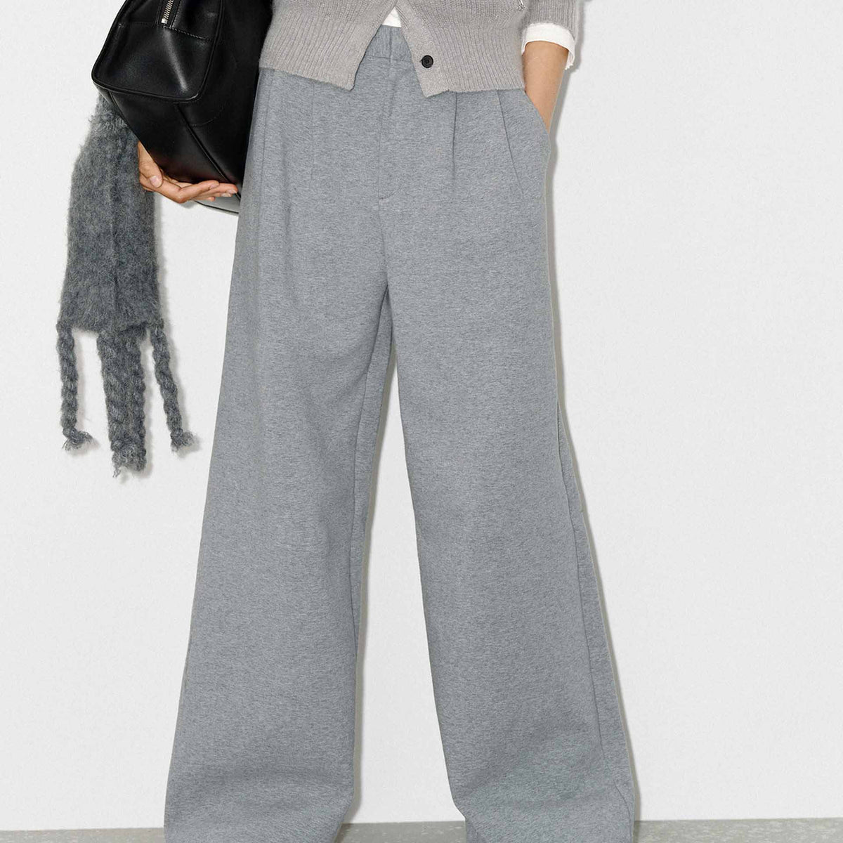 MO&Co. Women's Wide Leg Pleated Sweatpants