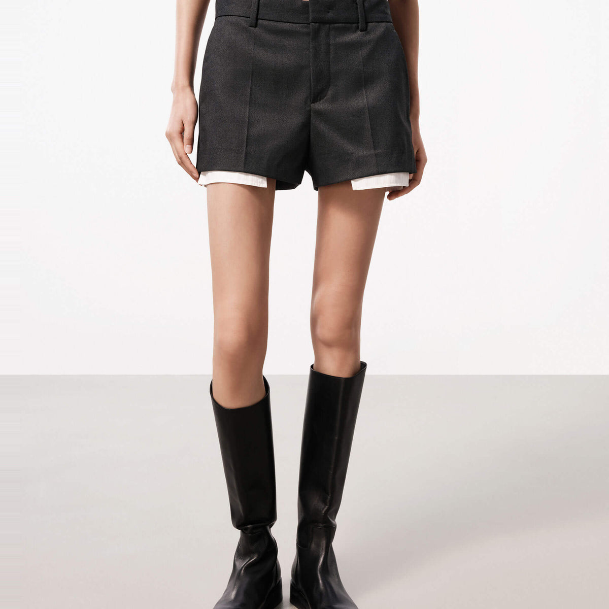 MO&Co. Women's Contrast Detail Straight Shorts