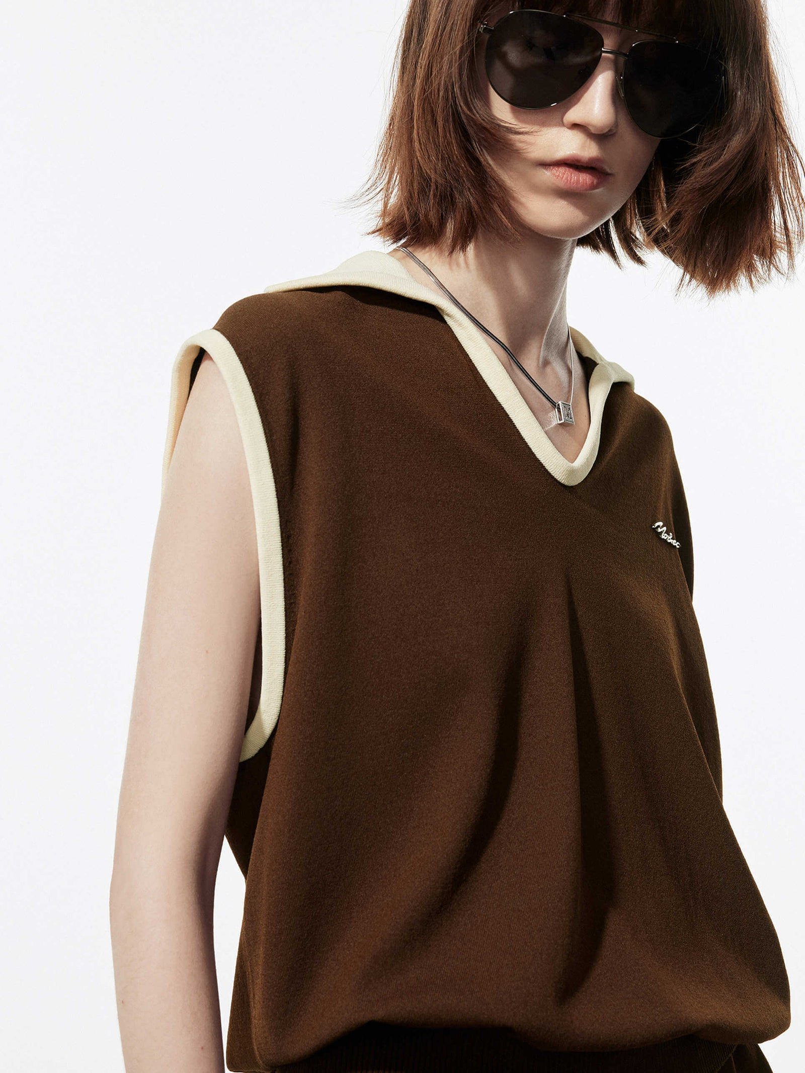 MO&Co. Women's Contrast Collar Sleeveless Top