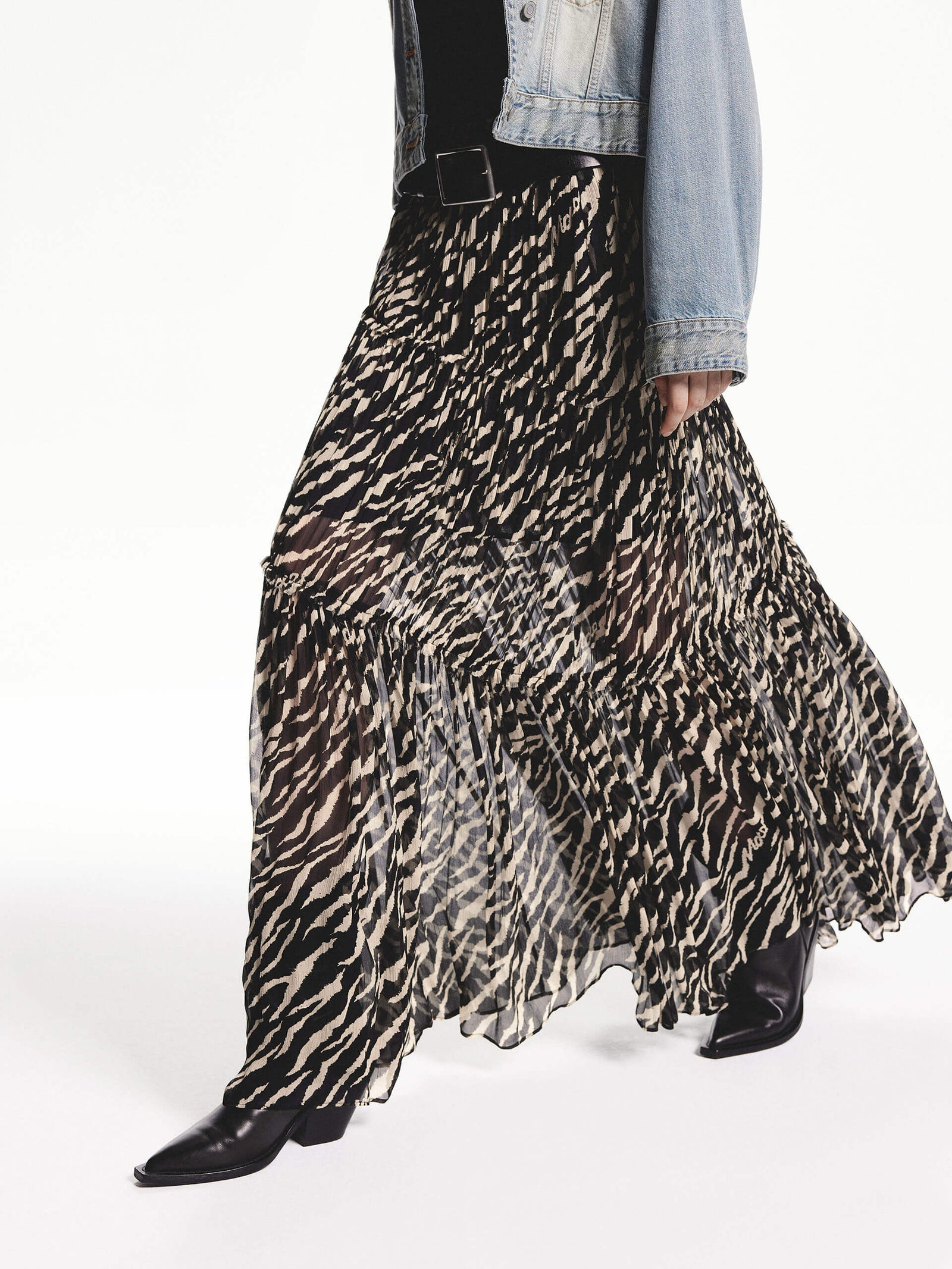 MO&Co. Women's Flowy Tiger Print Skirt