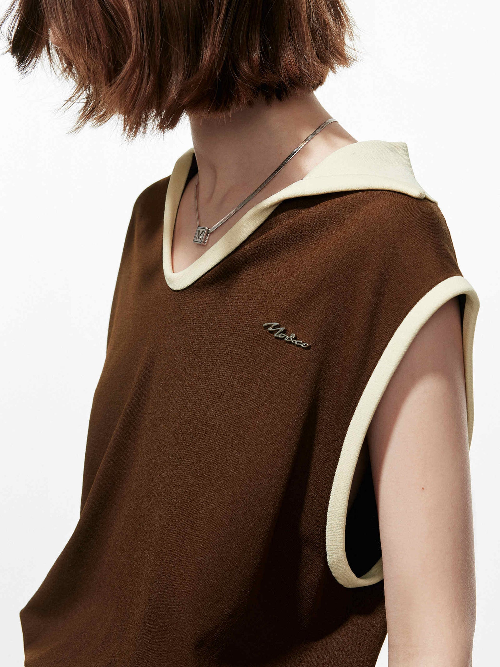 MO&Co. Women's Contrast Collar Sleeveless Top