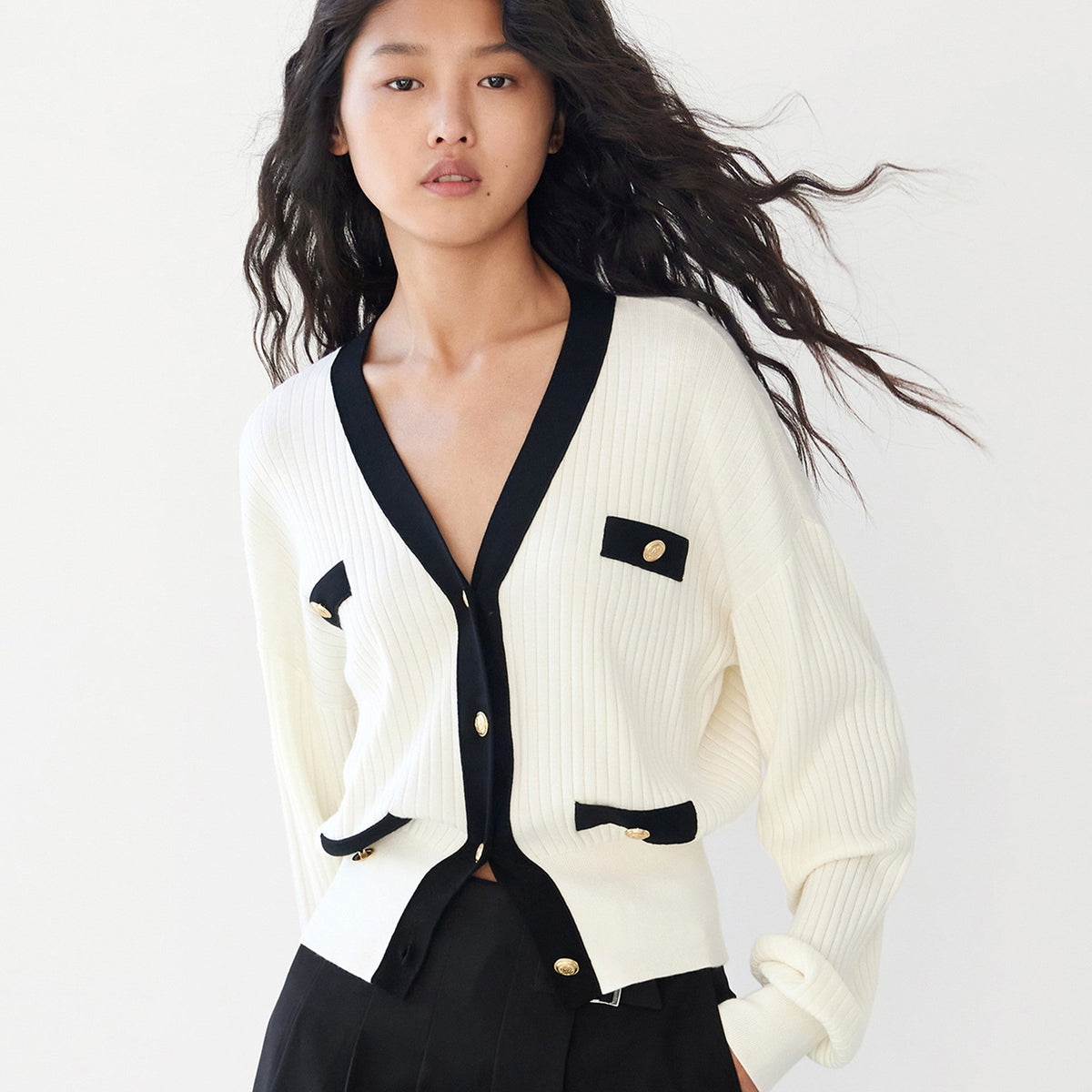 MO&Co. Women's Contrast V-neck Metal Button Cardigan Loose Chic Short ...